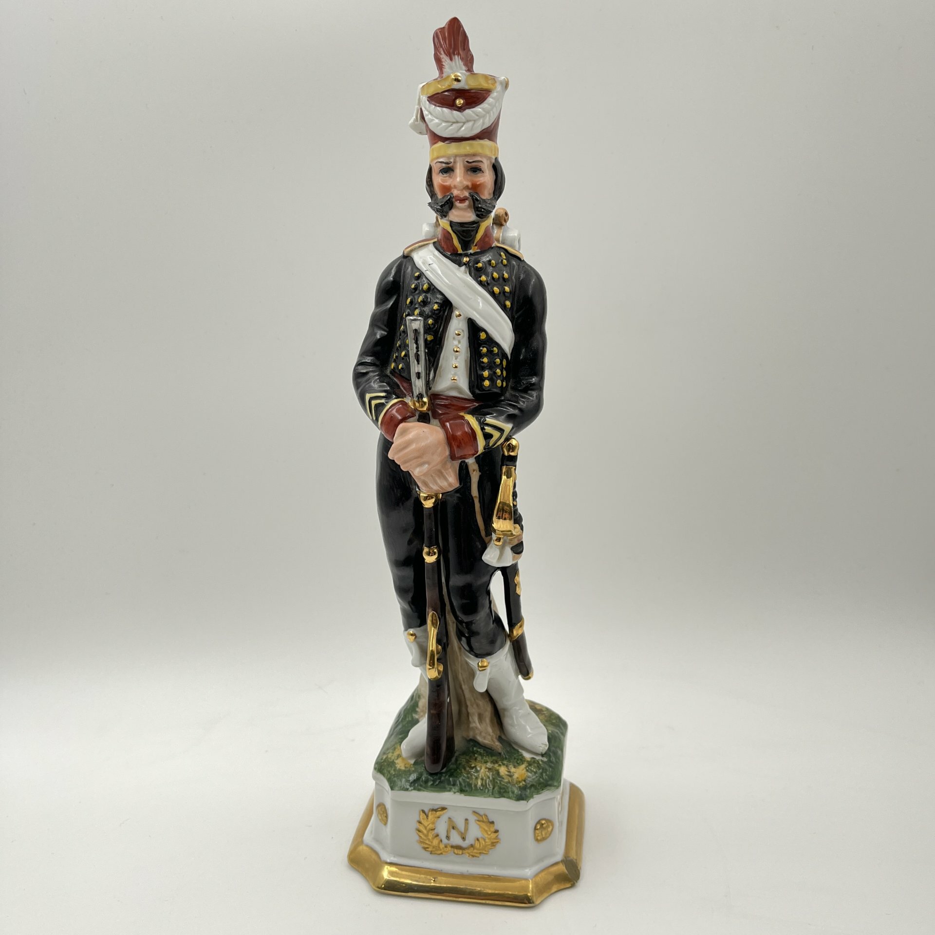 Статуэтка "Гренадер" из серии "Армия Наполеона", мануфактура Muhr (г. Шарлеруа)