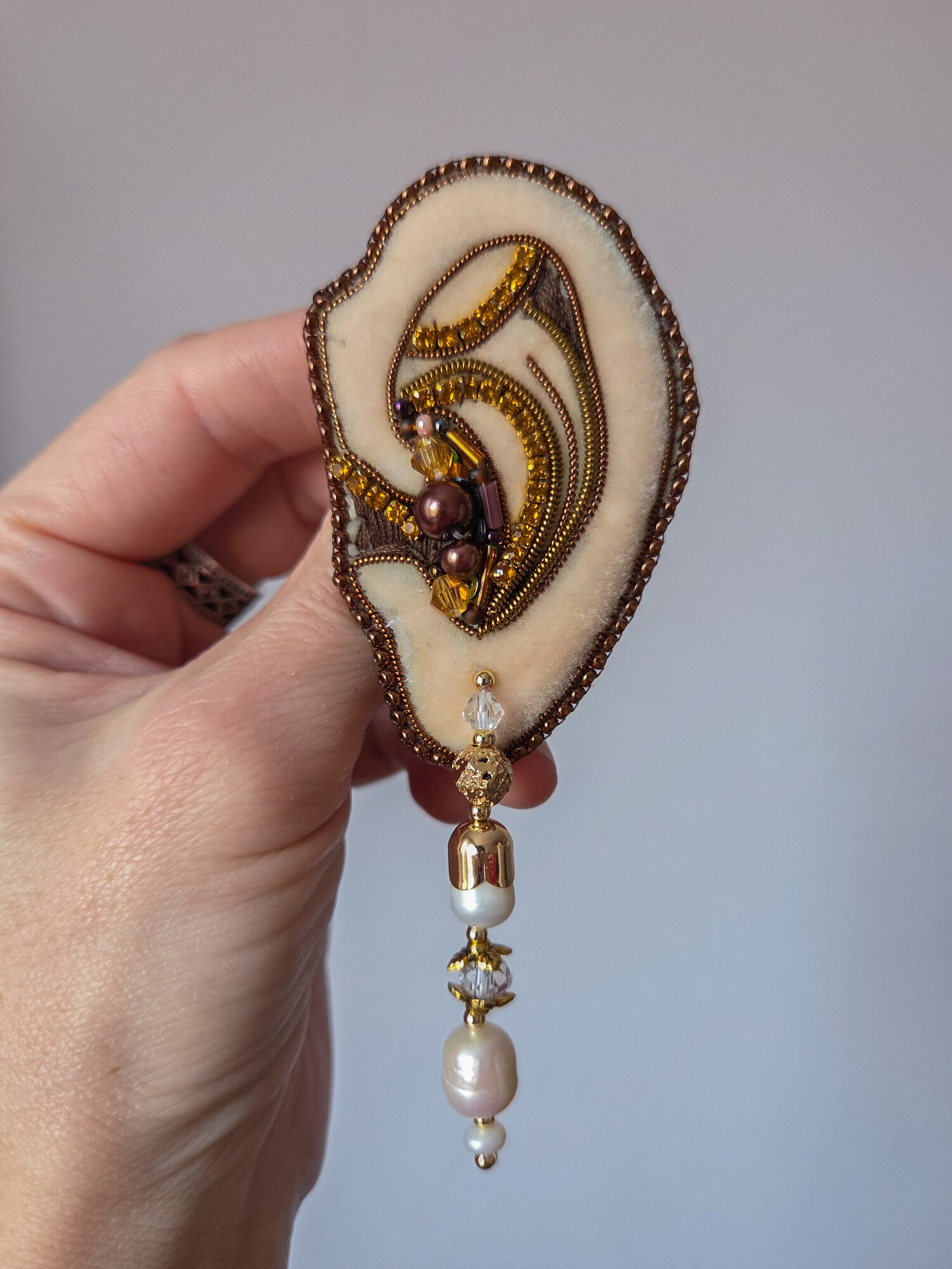 Брошь, металл, стекло, бисер, стразы