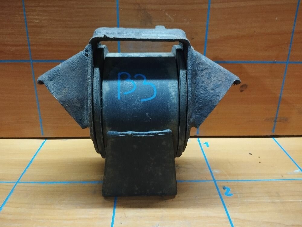 Опора двигателя правая Фольксваген Пассат Б3 1,8 Б/У с пробегом