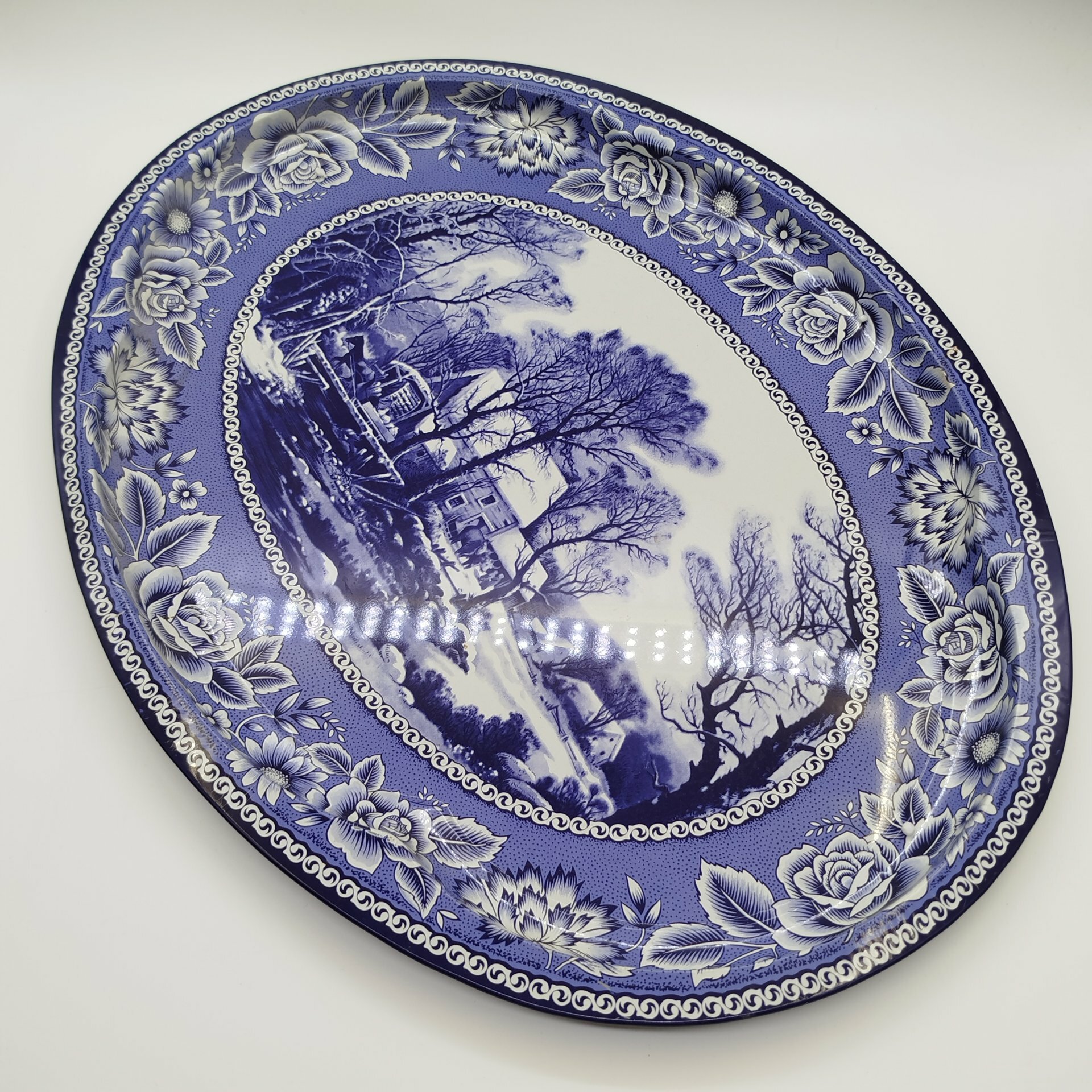 Поднос с пейзажным изображением, металл, деколь, Российская Федерация, 1991-2015 гг.