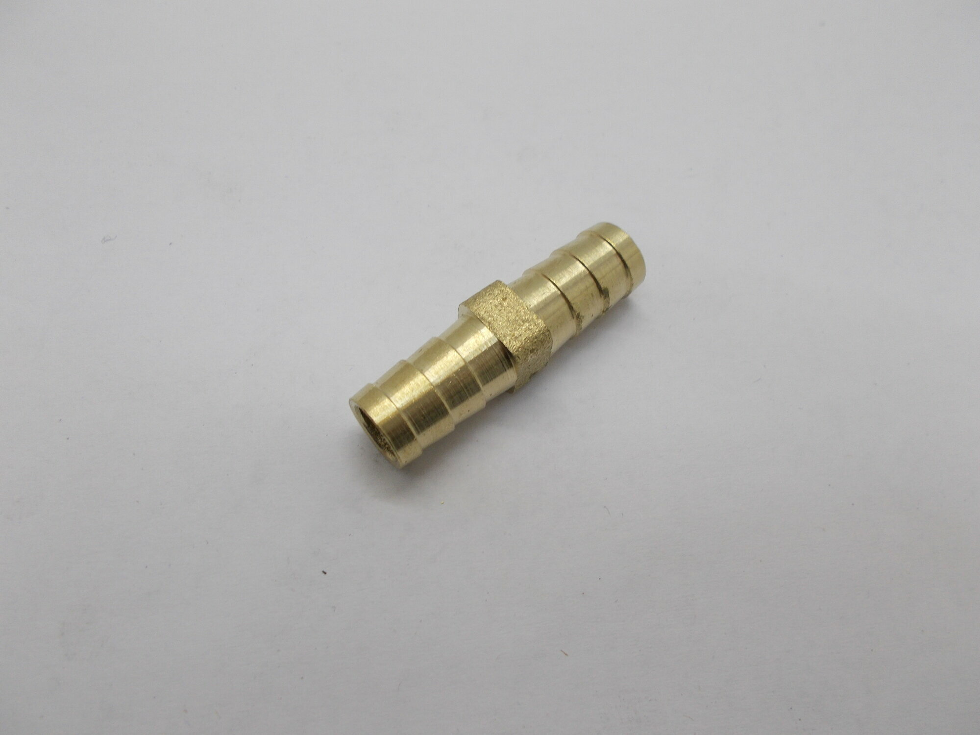 Соединитель-переходник латунный 8 мм для быстрого и надежного соединения шлангов диаметром 8 мм