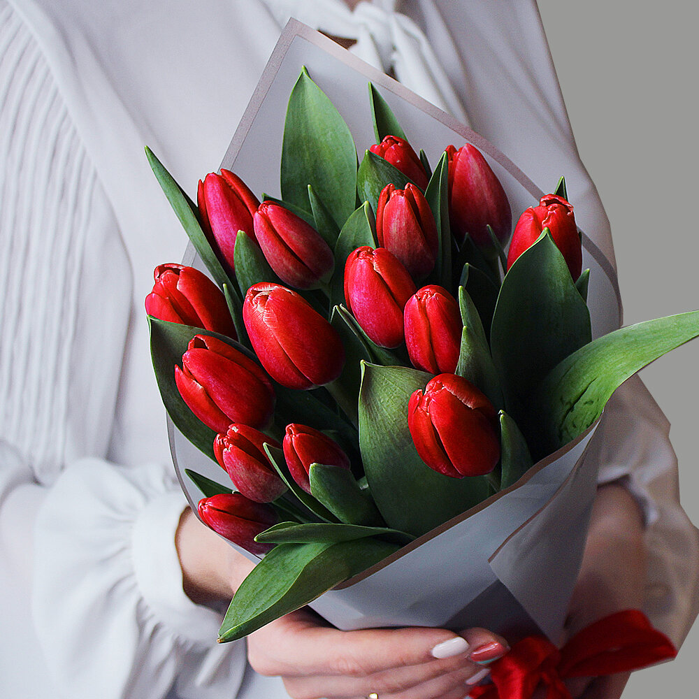 Букет красных тюльпанов 15 шт.