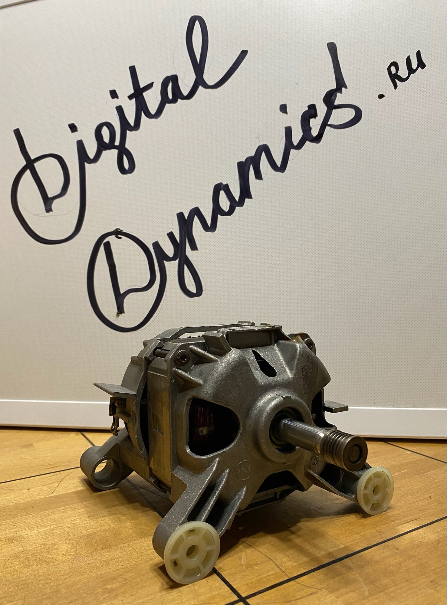 Двигатель для стиральной машины BOSCH (Бош), SIEMENS (Сименс), NEFF (Нефф) 6 контактов 9000040213