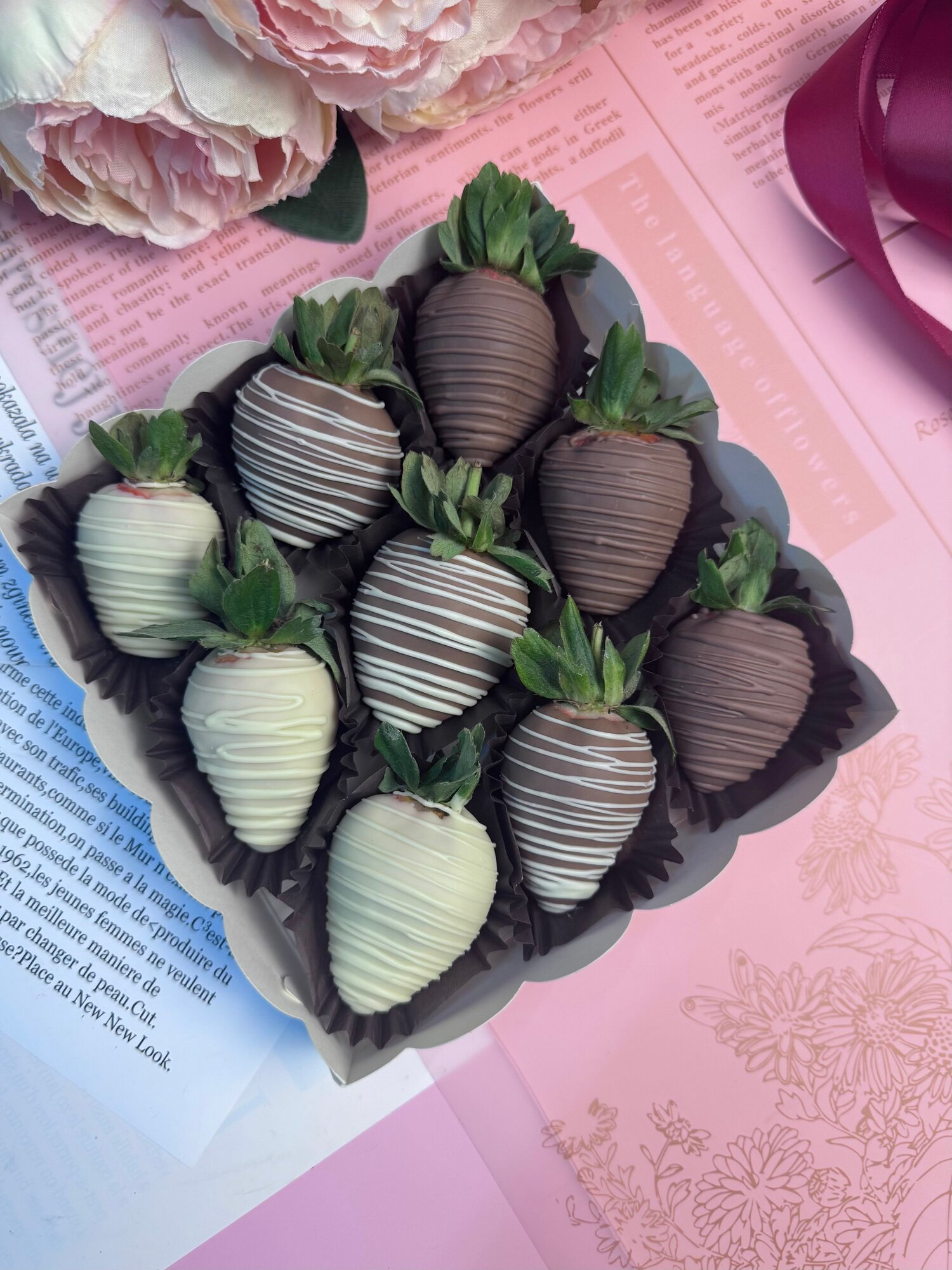 Набор клубники в шоколаде 9-16 ягод с полосками