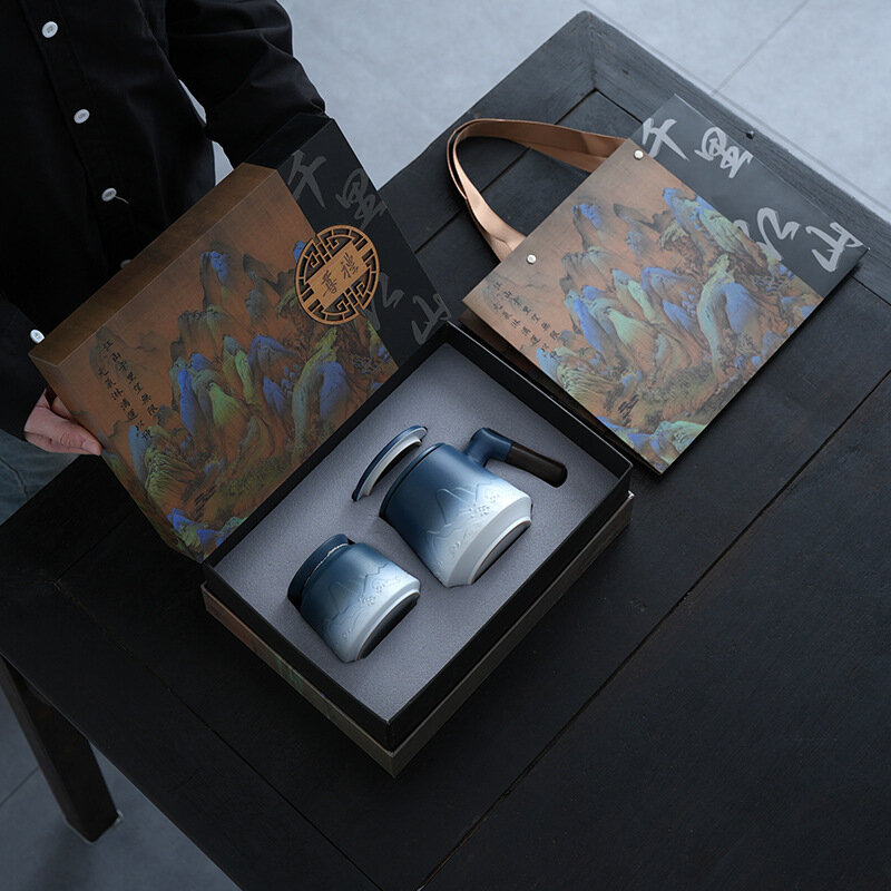 Бизнес-подарки для юбилеев компаний, ежегодных собраний и корпоративных мероприятий; элитные практичные сувениры для руководителей и клиентов.