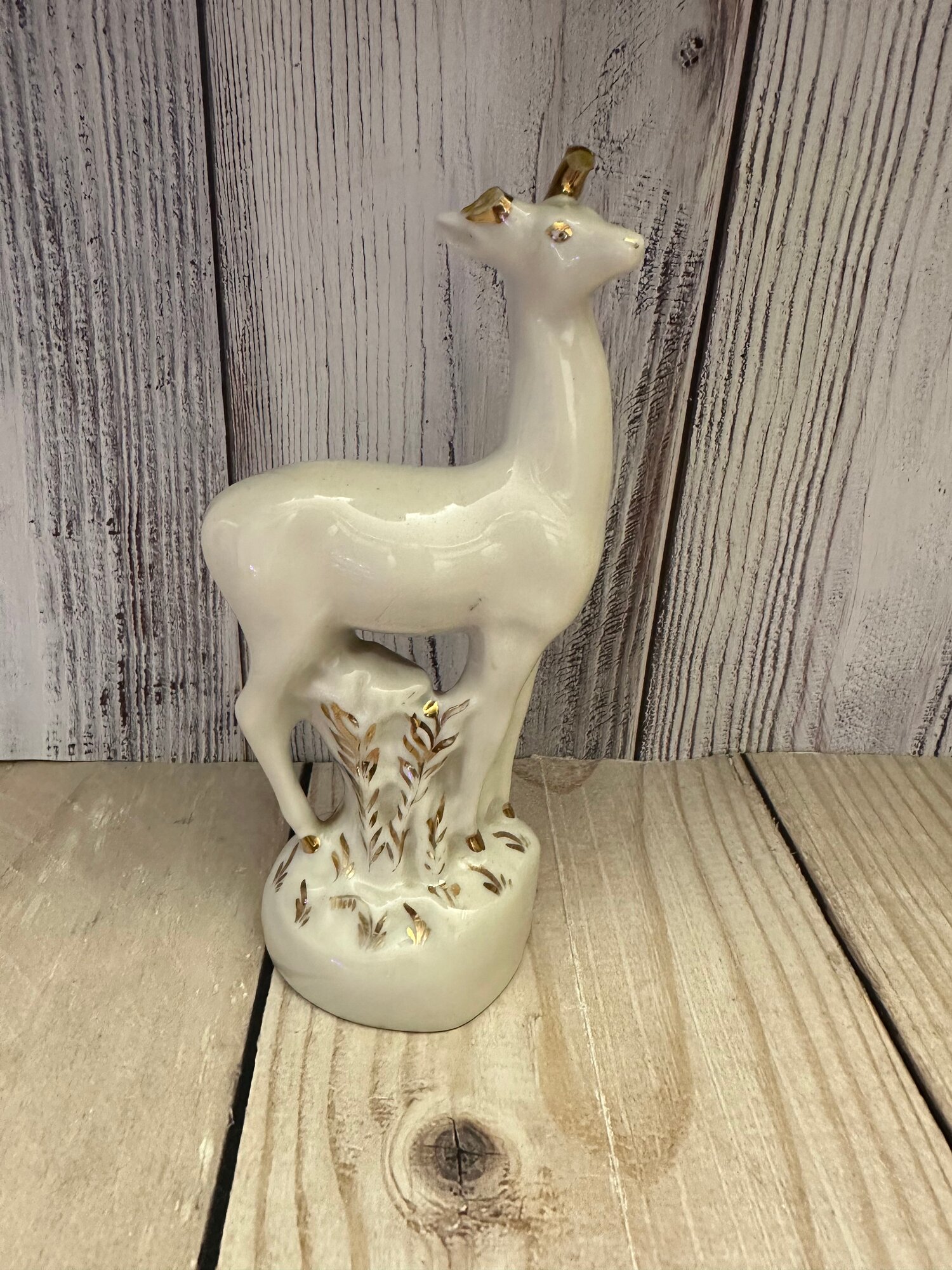 Статуэтка Олень на природе фарфор Пролетарий СССР 1970 годы винтажная