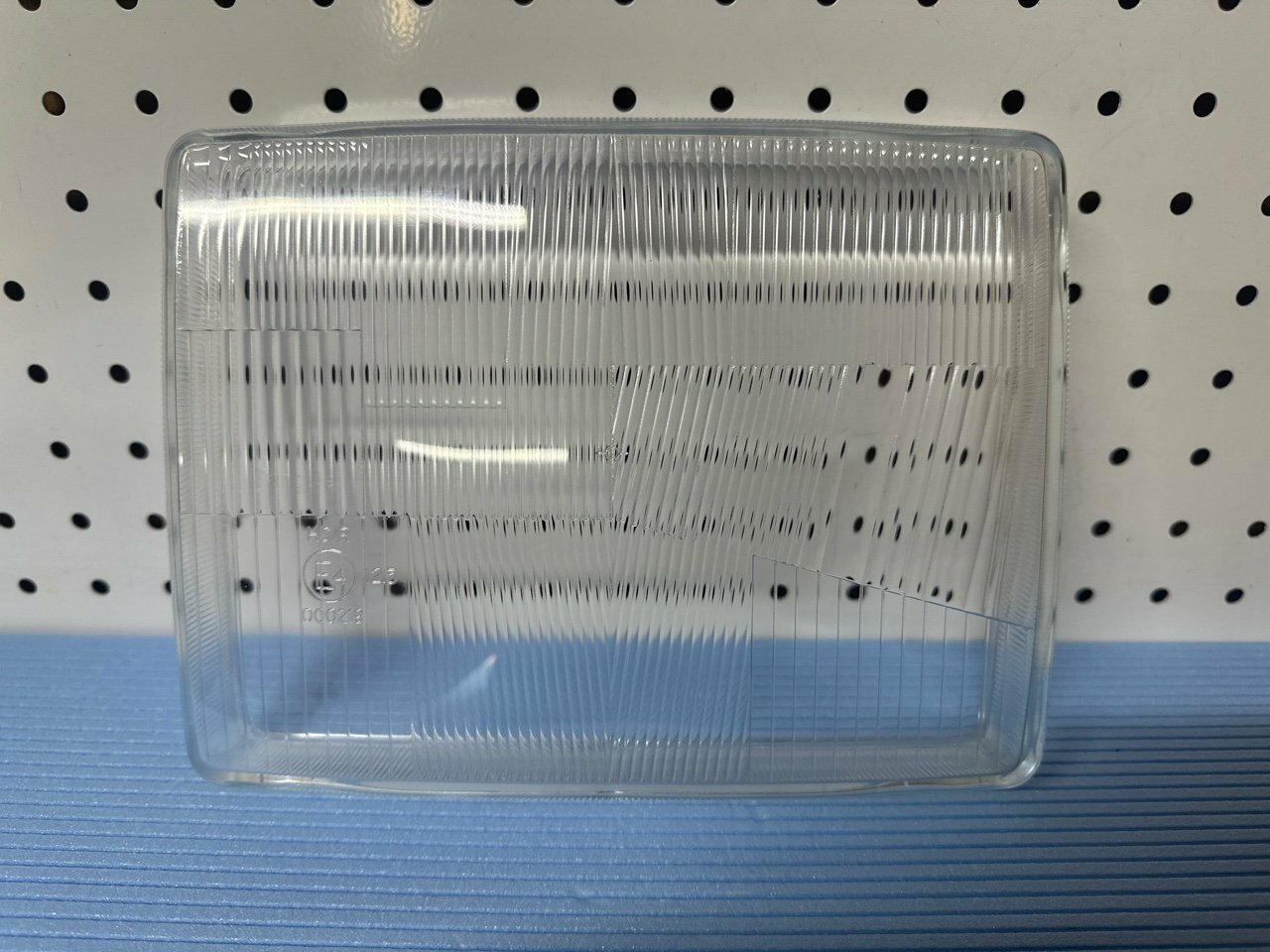 Стекло фары Renault Magnum (Рено Магнум)