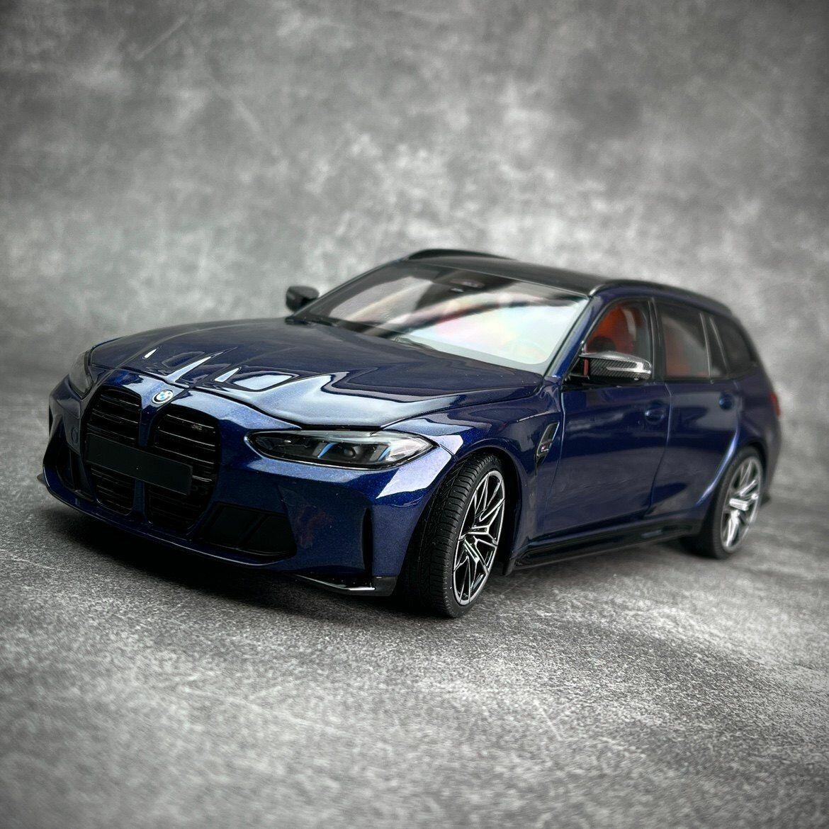 Коллекционная модель BMW M3 Touring 2024 1:18 от Minichamps, металлическая модель универсала М-серии