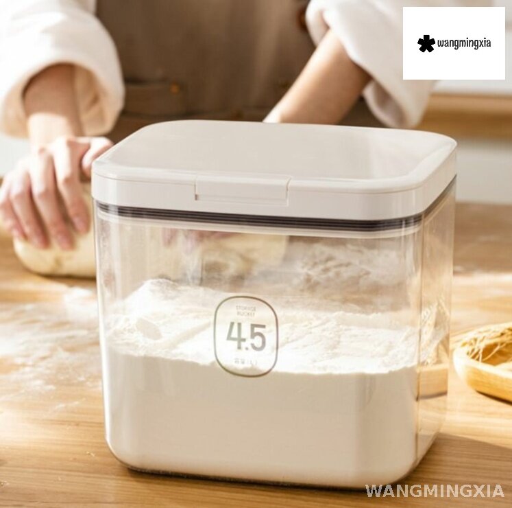 Эксклюзивная банка для сыпучих продуктов DAENERO объемом 4.5 литра с крышкой, предназначенная для хранения муки, сахара и стирального порошка, элегантно дополнит интерьер любой кухни