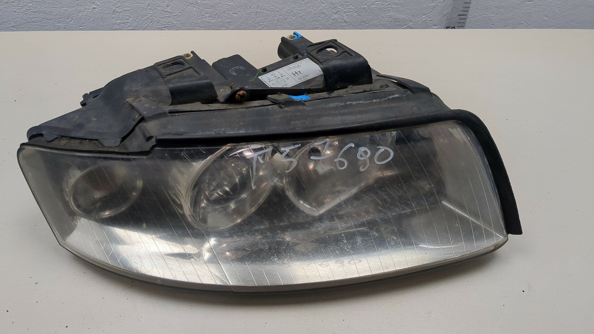 Фара (передняя) правая Audi A4 (B6) Б/У