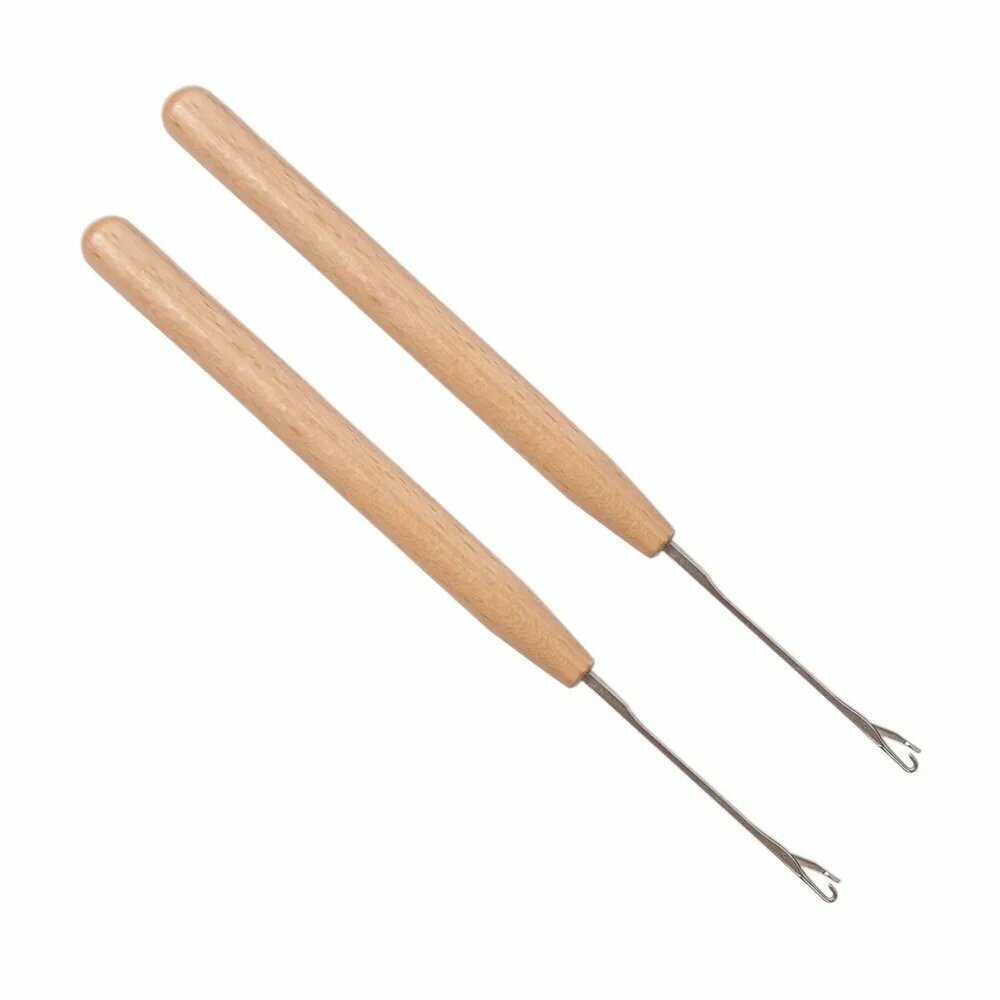 Металлический крючок с деревянной ручкой для точного подшивания и скрытия швов