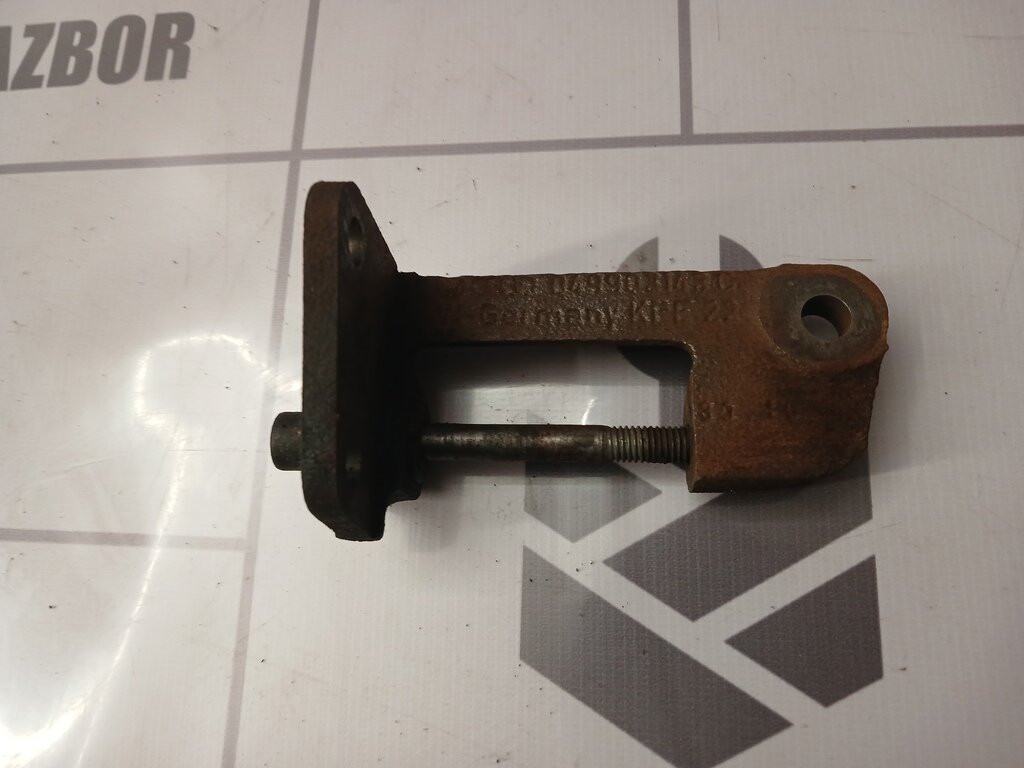 Кронштейн генератора Audi 80 90 B3 86-91