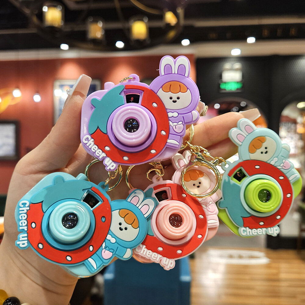 Милый мини-проектор Sanrio Kuromi в виде светящейся мультяшной проекторной камеры, брелок для женской сумки.