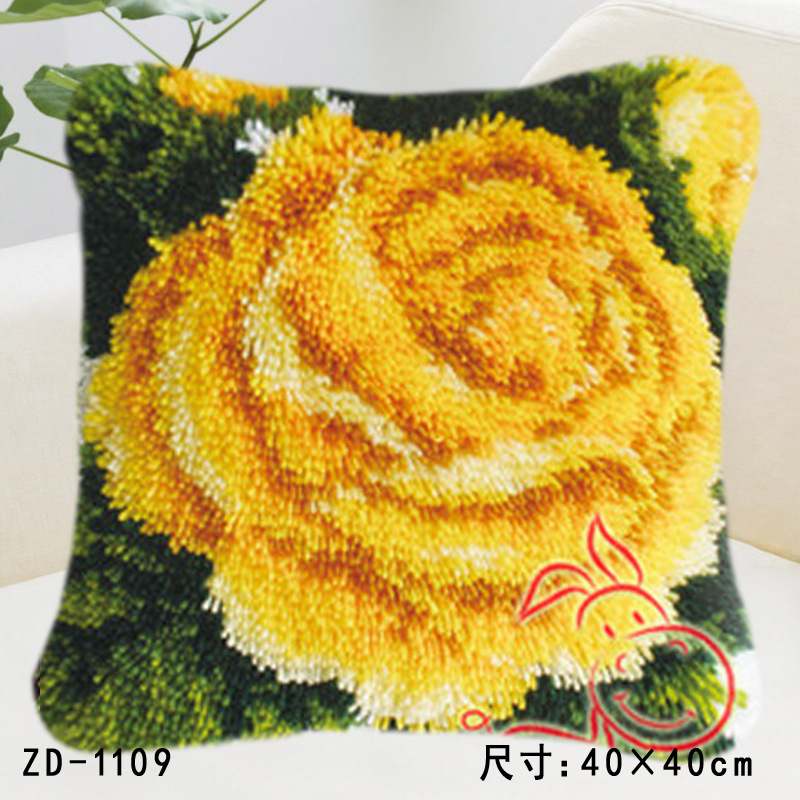 Ковровая вышивка. Набор для вышивания подушка размером 40х40 (ковровая техника) ZD-1119 Красные цветы