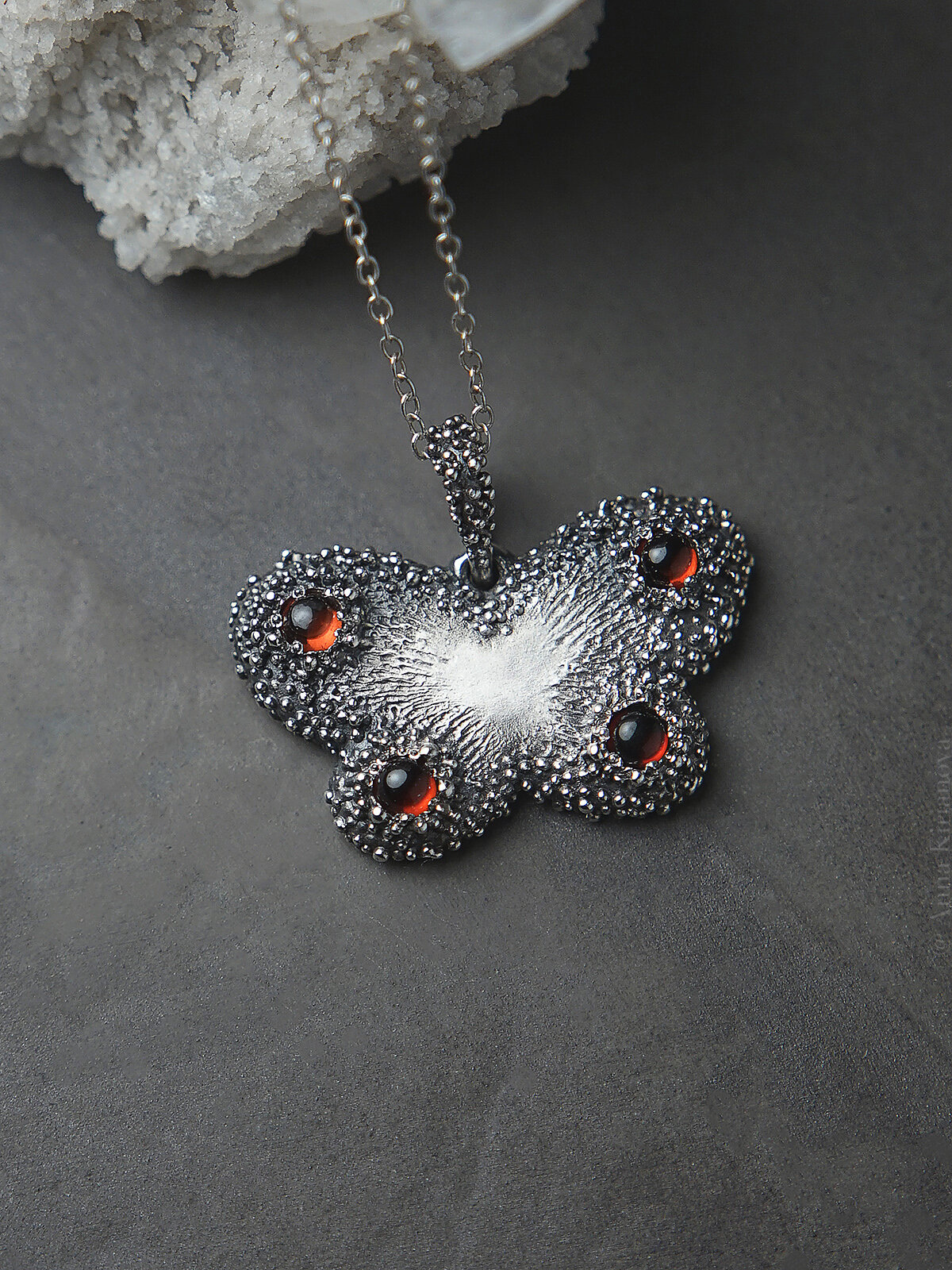 Подвеска, серебро, 925 проба, чернение, гранат