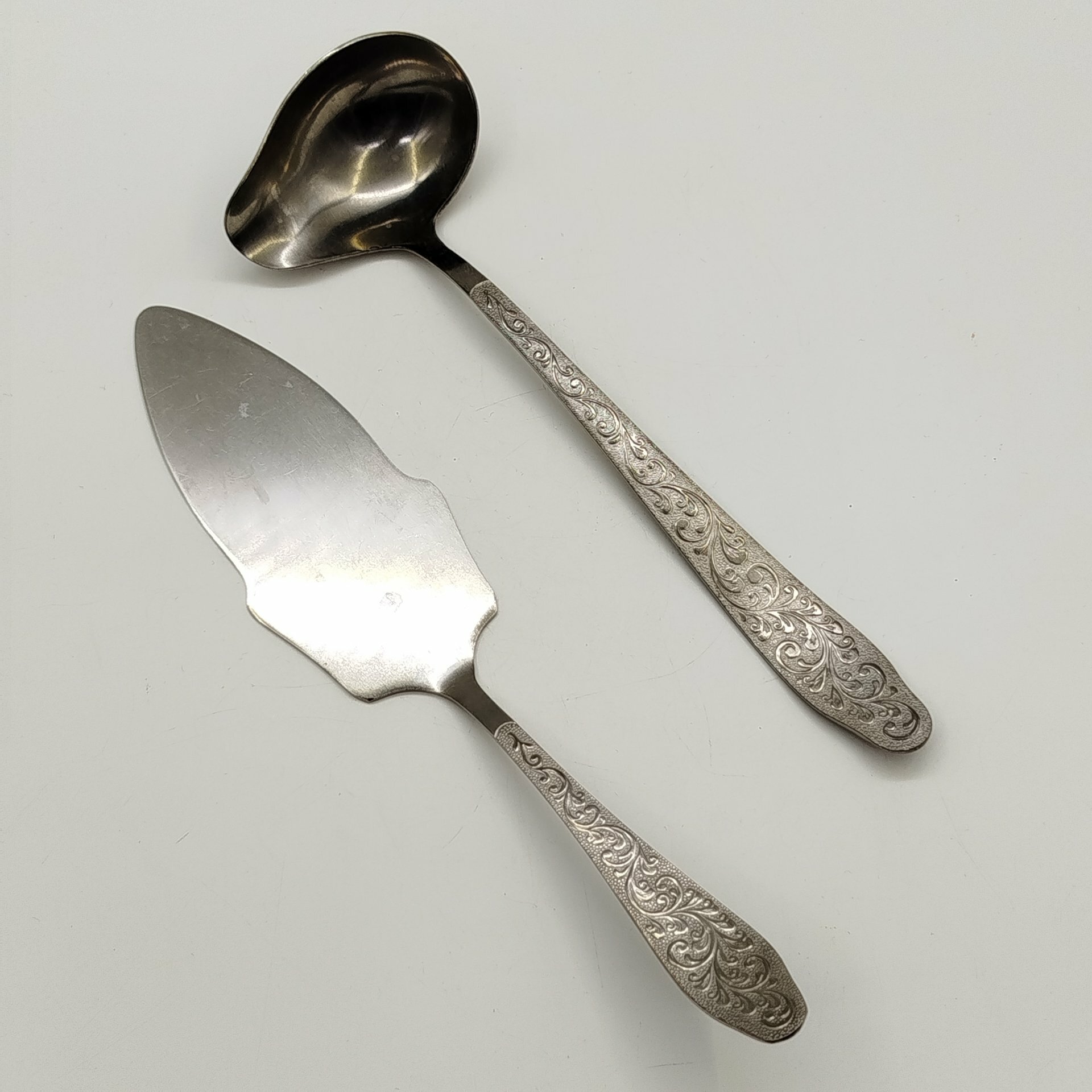 Набор из лопатки для торта и ложки (половника) для соуса