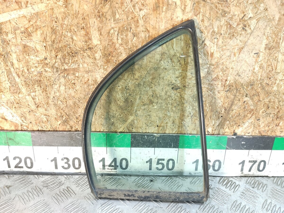 Стекло двери задней правой форточка TOYOTA Avensis 1997-2003 6812305030