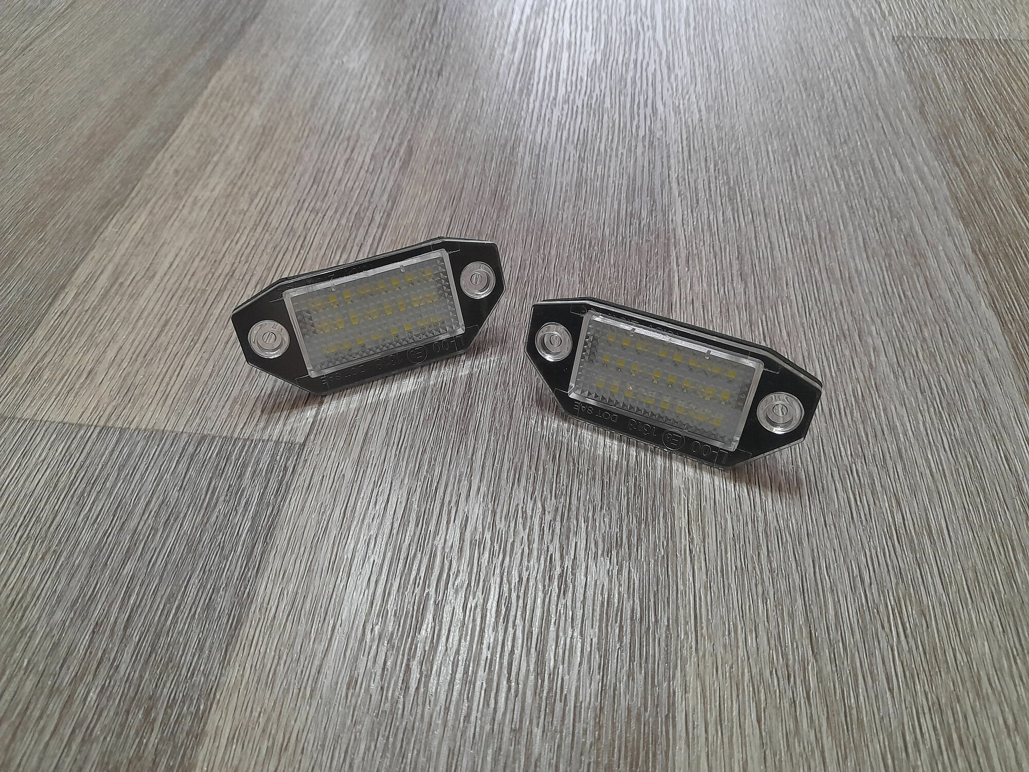 Плафоны фонари диодные LED подсветки номерного знака (2 шт.) на Форд Мондео 3 (2000-2007 г. в.)