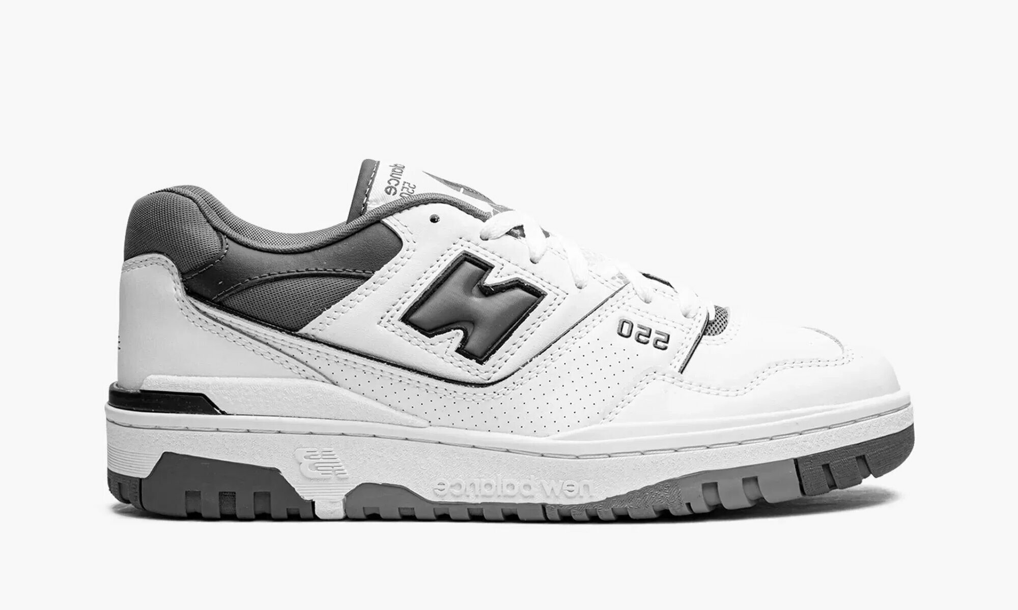 Кроссовки 550