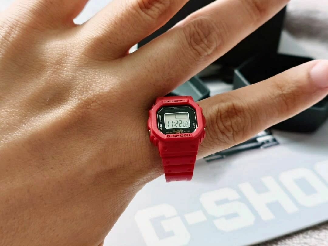 Кольцо-часы Casio DWN-5600-4 из серии G-SHOCK NANO, красные, водонепроницаемые — фото 1