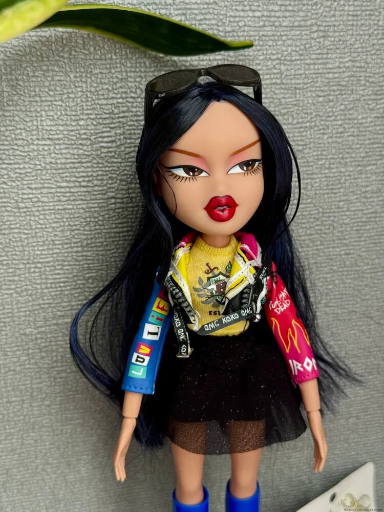 Кукла Bratz Y2K ностальгическая ретро-кукла тысячелетия, пластик, вращается голова, голубой цвет, Safari Fashion — фото 1