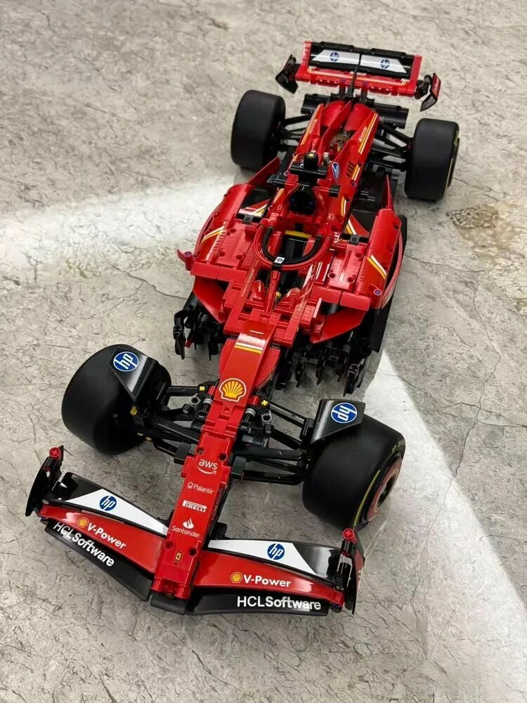 Конструктор Гоночный болид Formula 1 Ferrari SF-24, Машина Technic, Подарок для мальчиков и коллекционеров, 1361 деталь, 42207