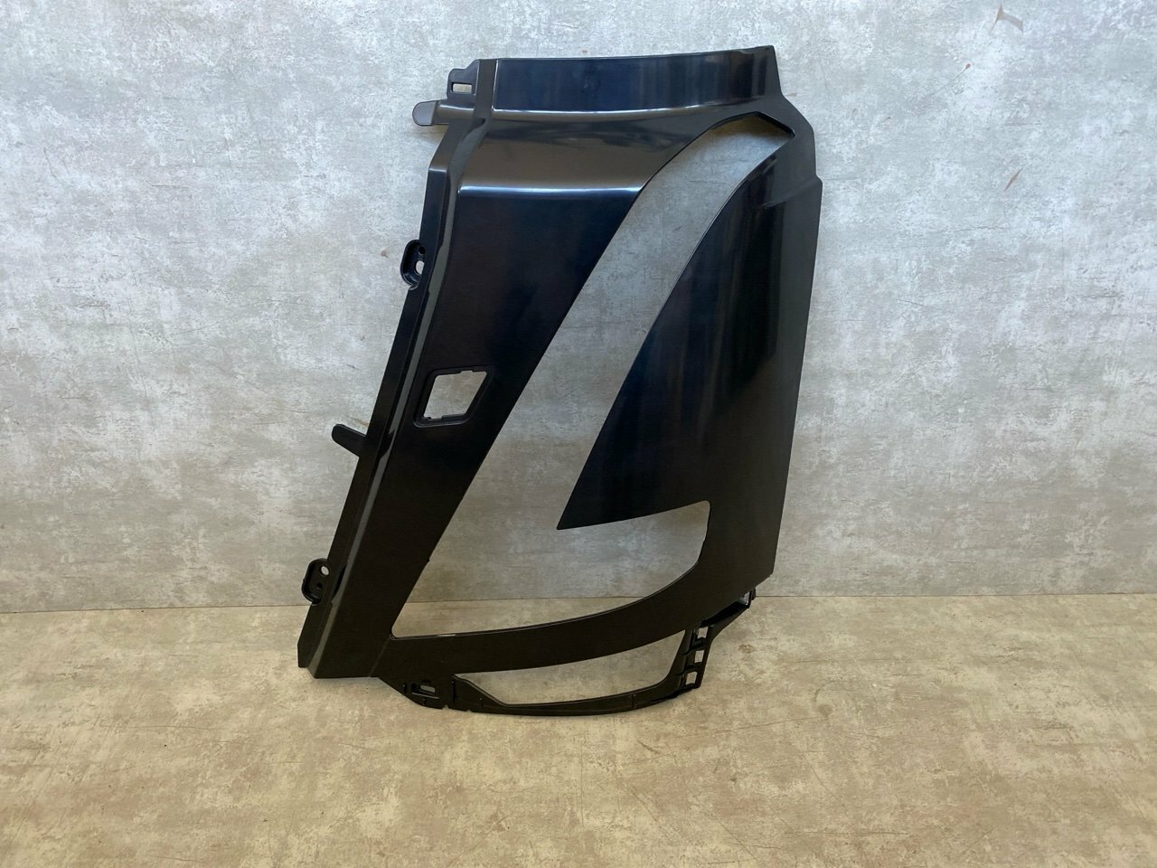 Облицовка фары левая VOLVO FH5 (вольво ФШ5)