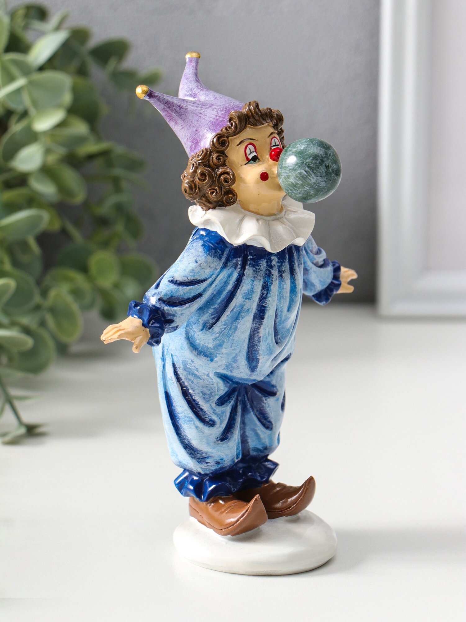 Фигурка полистоун «Клоун надувает шарик», сине-фиолетовый, 16.5 см