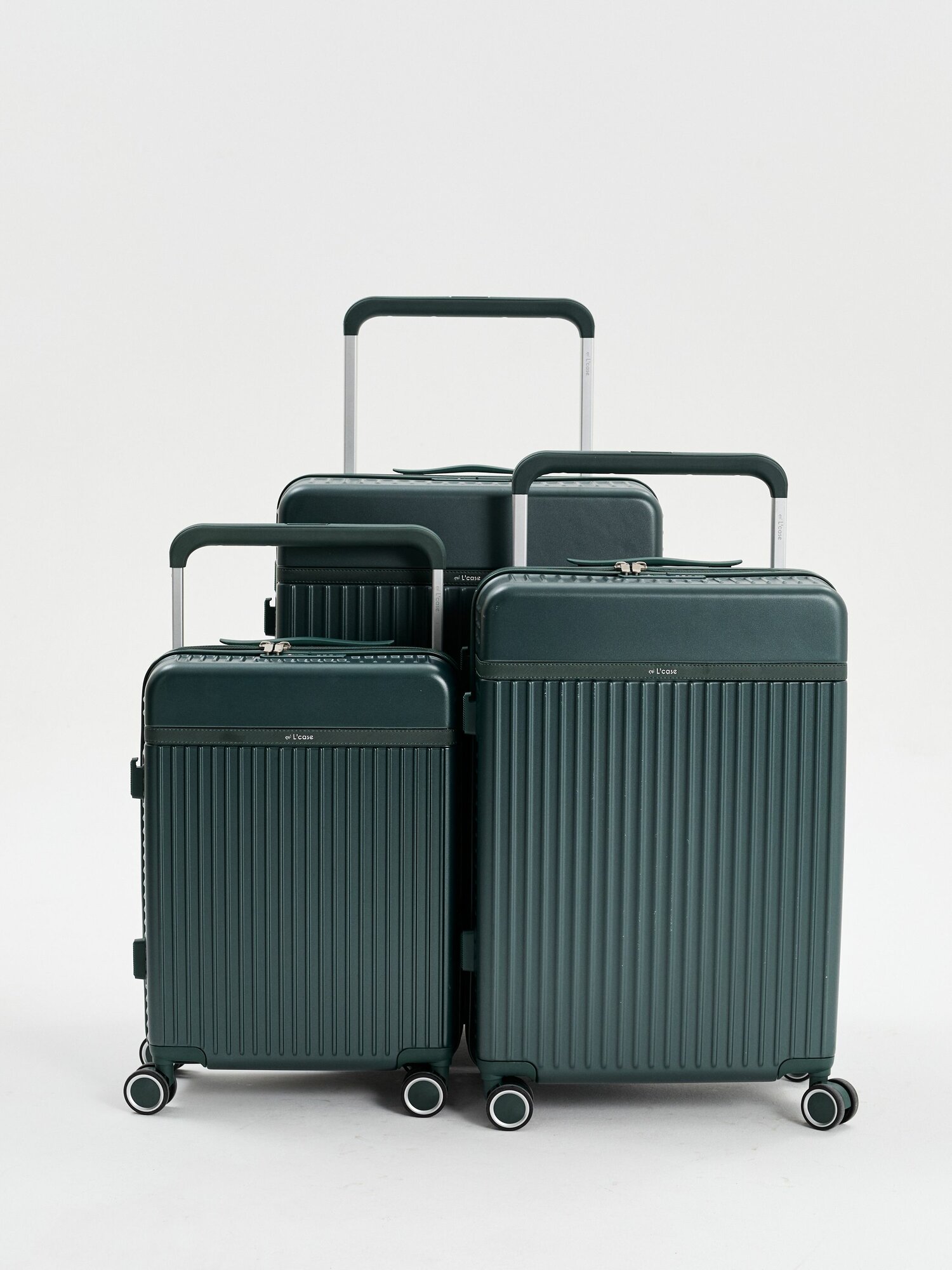 Комплект чемоданов 