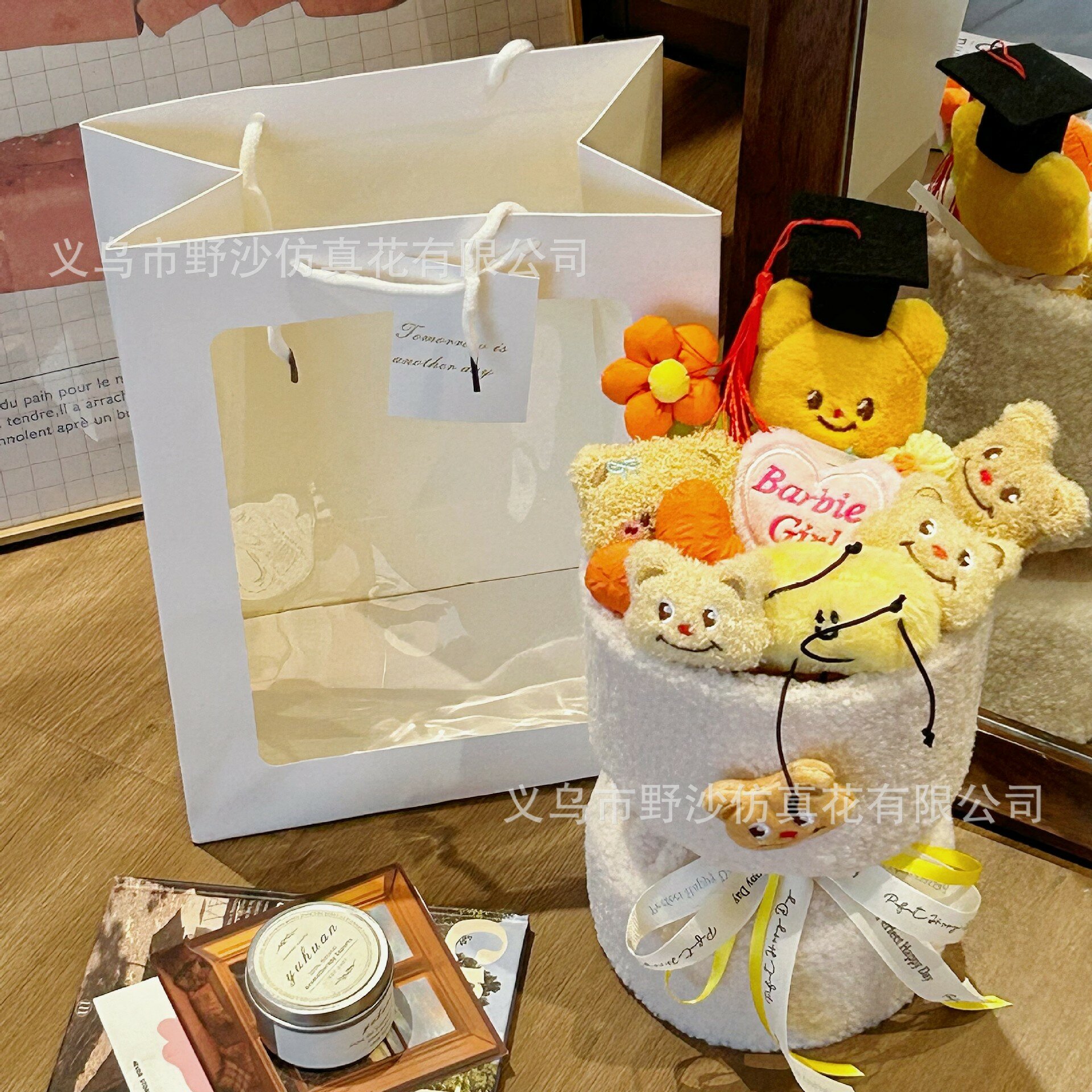 Новый креативный букет из мультяшных масляных мишек — идеальный подарок на Международный женский день, выпускной, день рождения и другие особые случаи для лучших подруг и девушек.