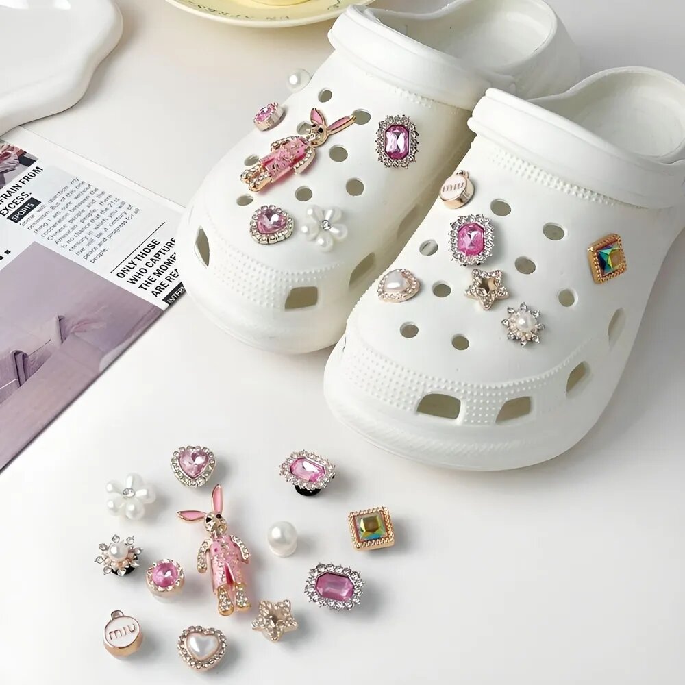 Джиббитсы для Crocs 12 шт. Набор украшений для обуви в виде цветов, бабочек и других милых фигурок — фото 1