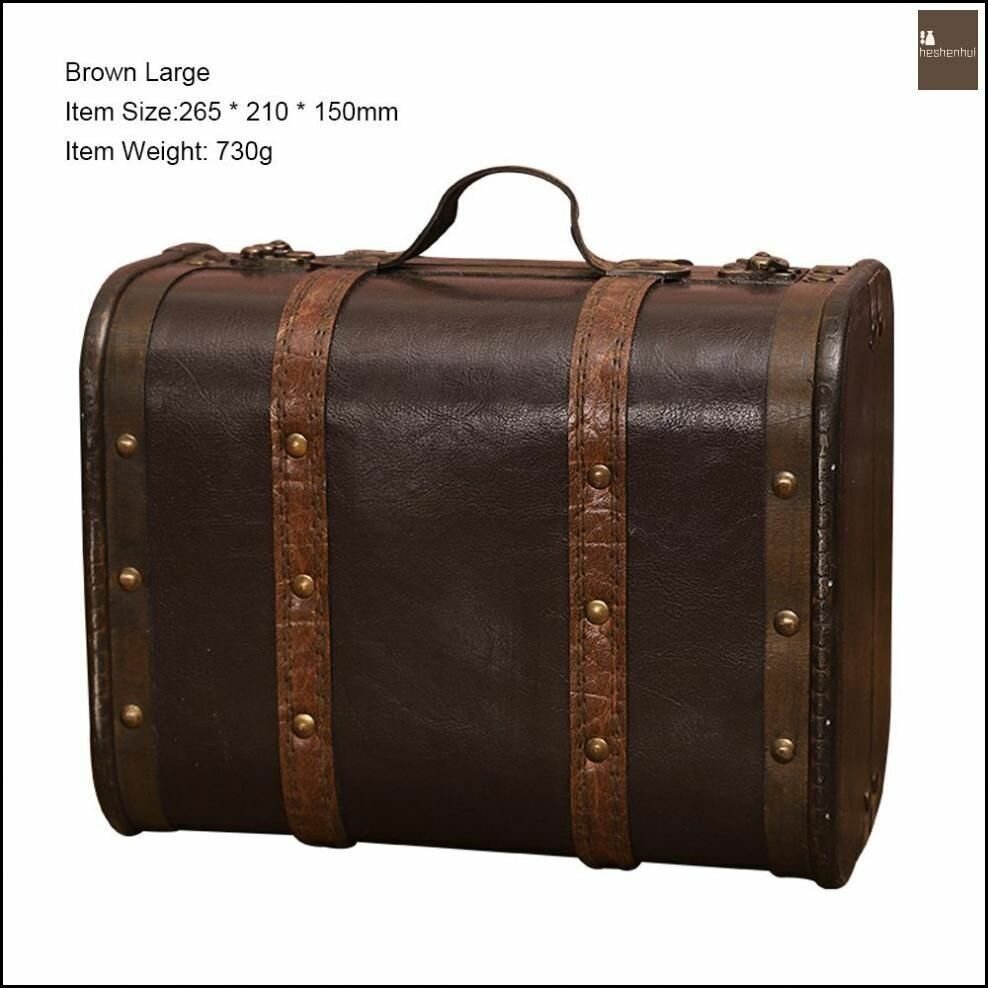 Антикварный деревянный сундук для хранения и декора интерьера