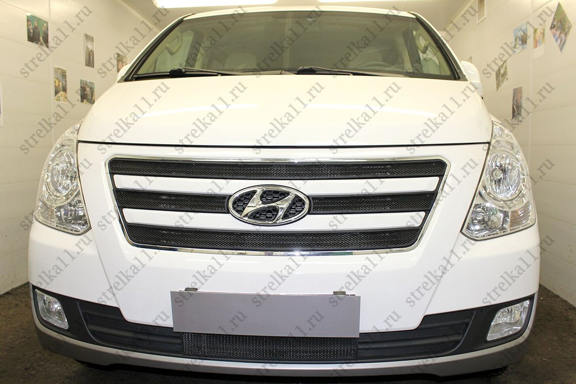 Защитная сетка радиатора с окантовкой и защелками для Hyundai Starex H1 2015-2018 (II рестайлинг), 2шт