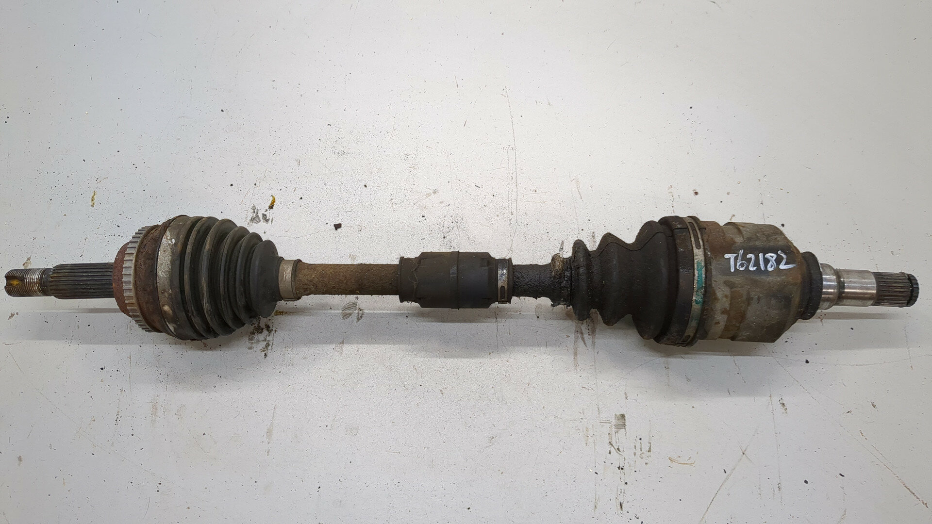 Полуось (вал, шрус) левая передняя Toyota Corolla E12 Б/У