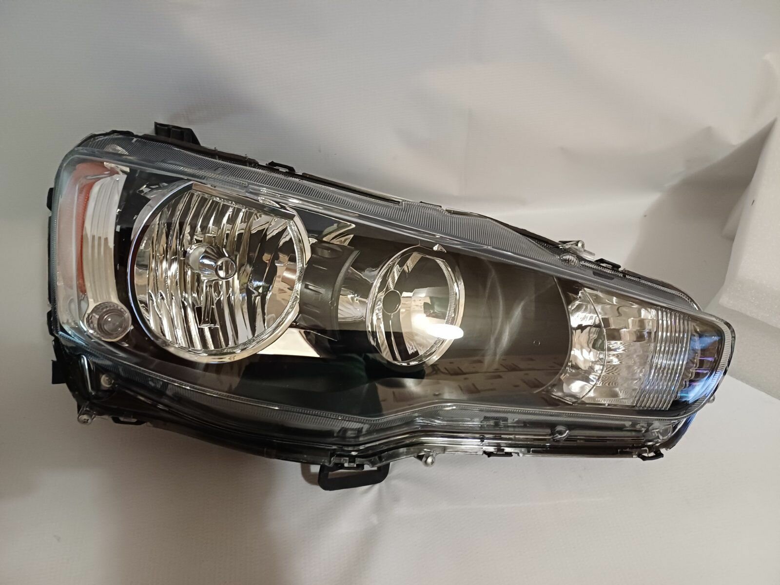 Правая фара митсубиси ланцер 10 MITSUBISHI LANCER 10