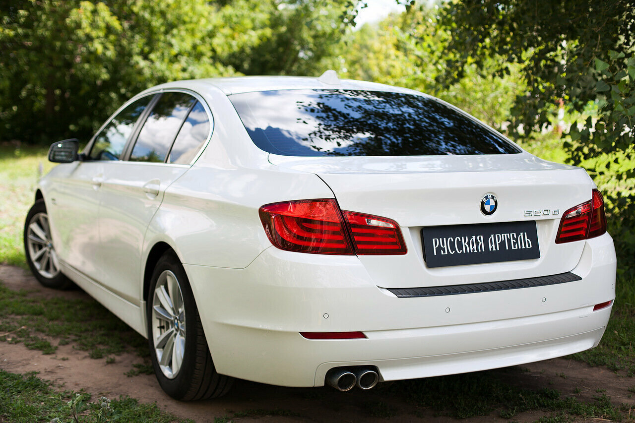 Накладка на задний бампер BMW 5 седан 2010-2013