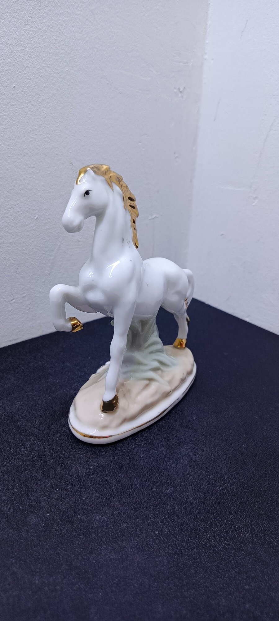 Статуэтка фарфоровая "Гарцующий Конь", винтажная, 14x5,5x12 см