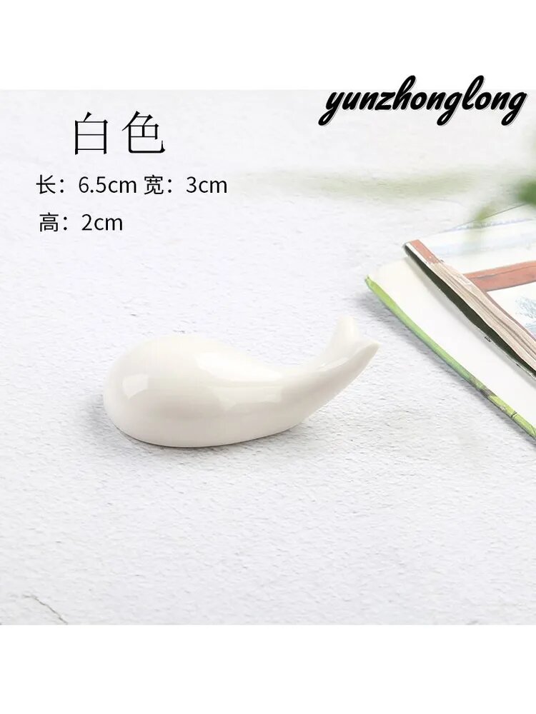 Керамические скульптуры кита. Произведены в столице керамики.