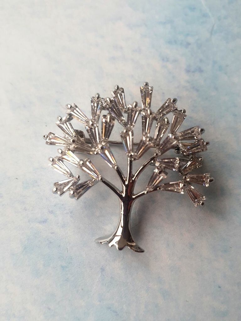 Брошь, фианит