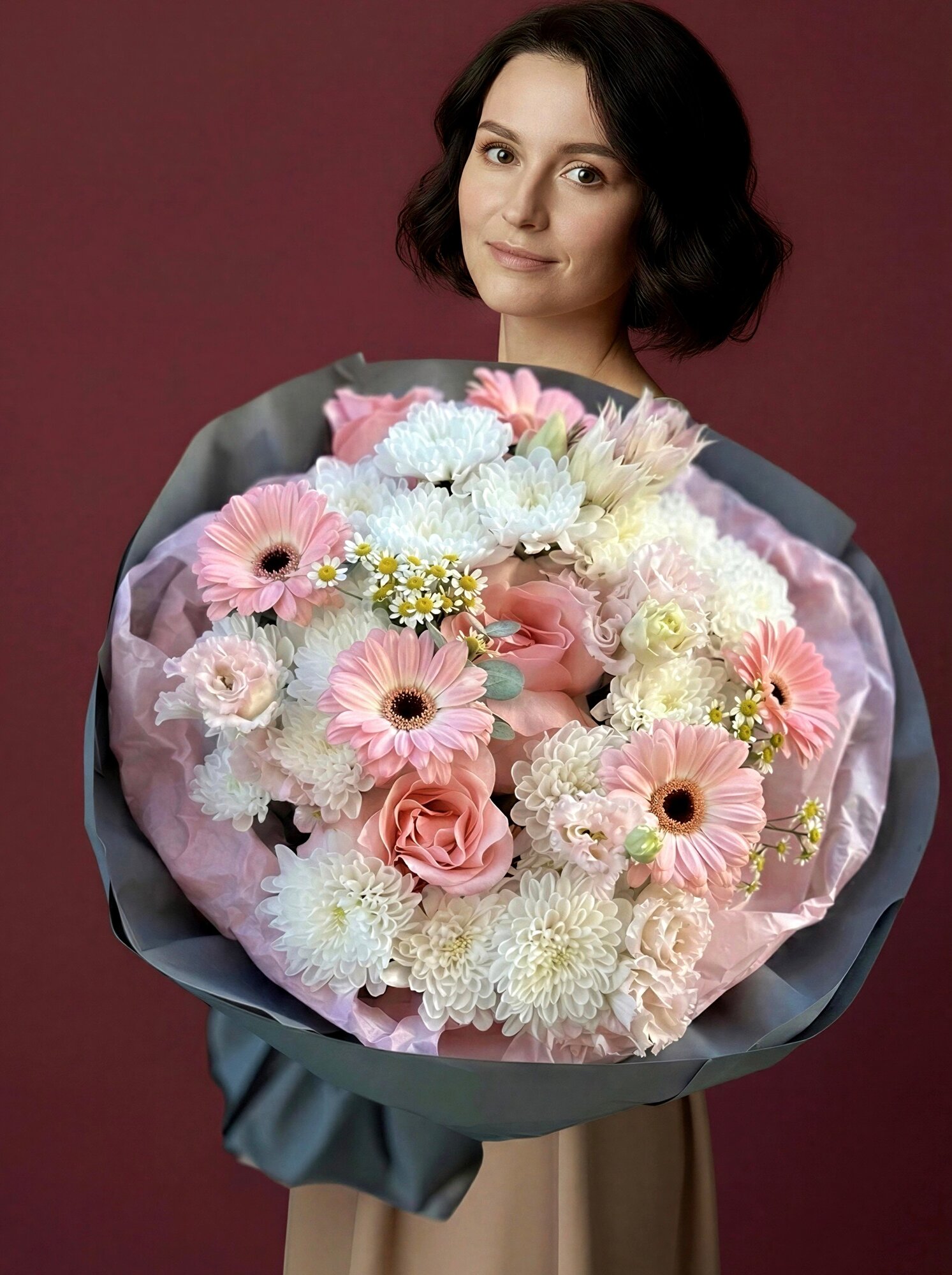 Сборный букет "Улыбка" с герберами, хризантемой и розами, большой