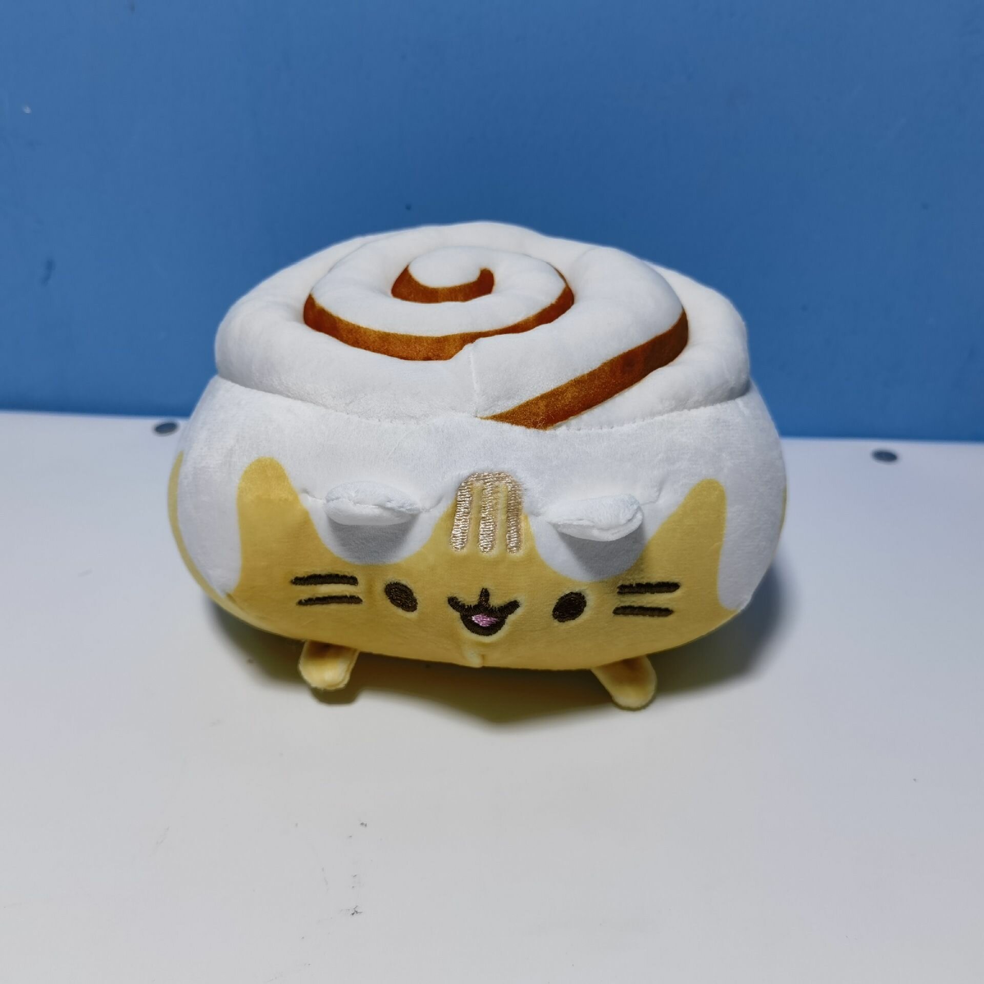 Мягкая игрушка "Pusheen the Cat" (Кот Пушин) с мороженым, Кот в булочке с корицей