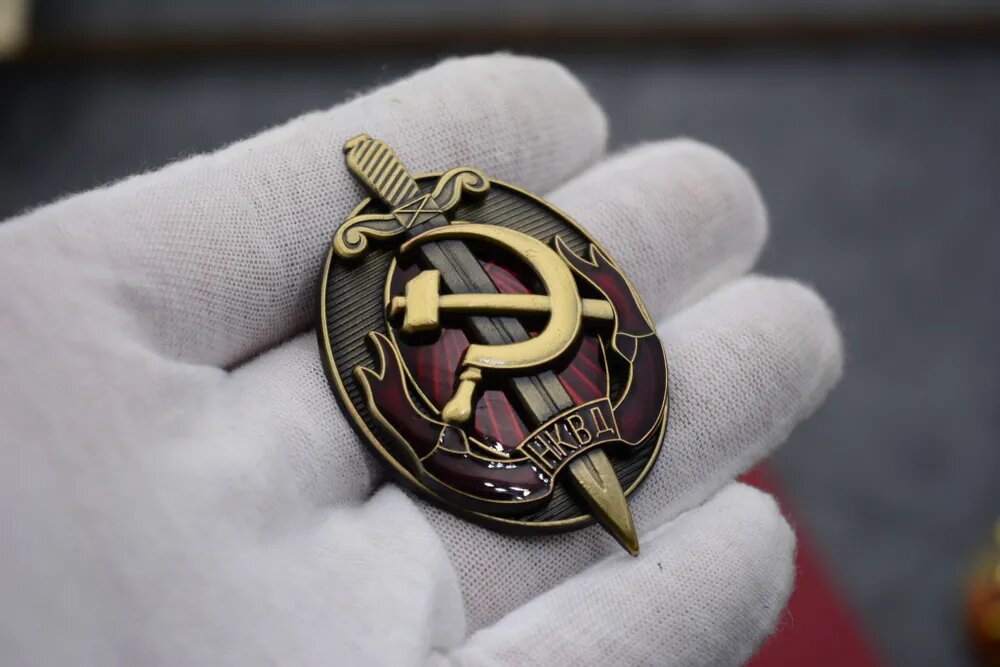 Медаль/нагрудный знак Министерства внутренних дел СССР при ЦК КПСС Увеличенная версия