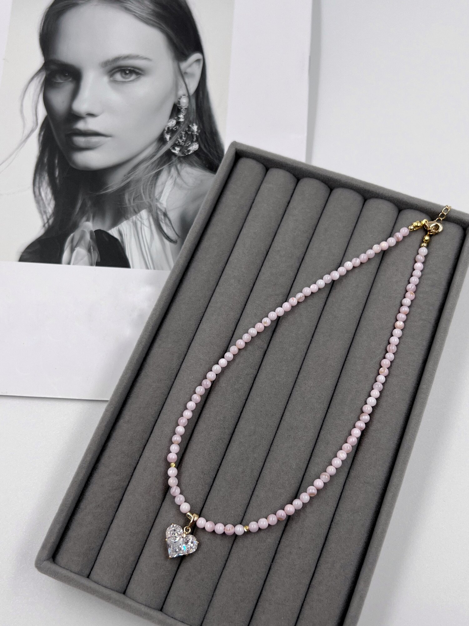 Колье, перламутр, циркон