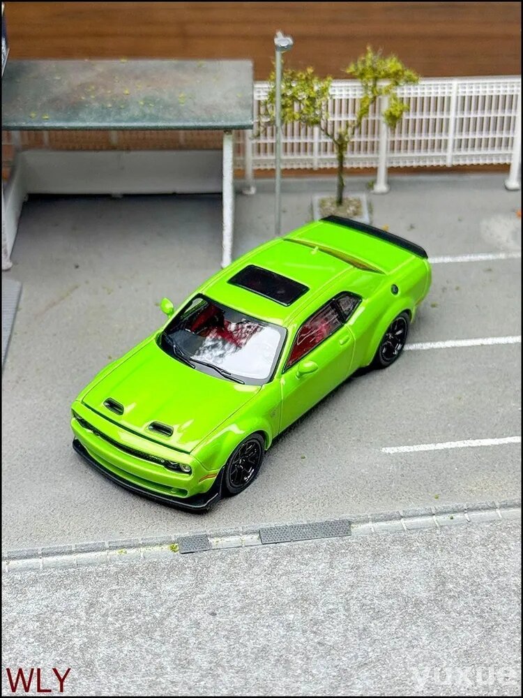 Эксклюзивная модель Dodge SRT Hellcat 1:64 от SH Stance Hunters. Зеленый кузов, масштабная модель