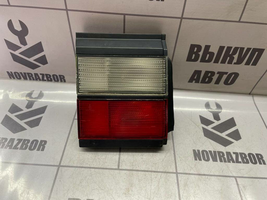 Фонарь задний внутренний левый VW Passat B3 1988-1993