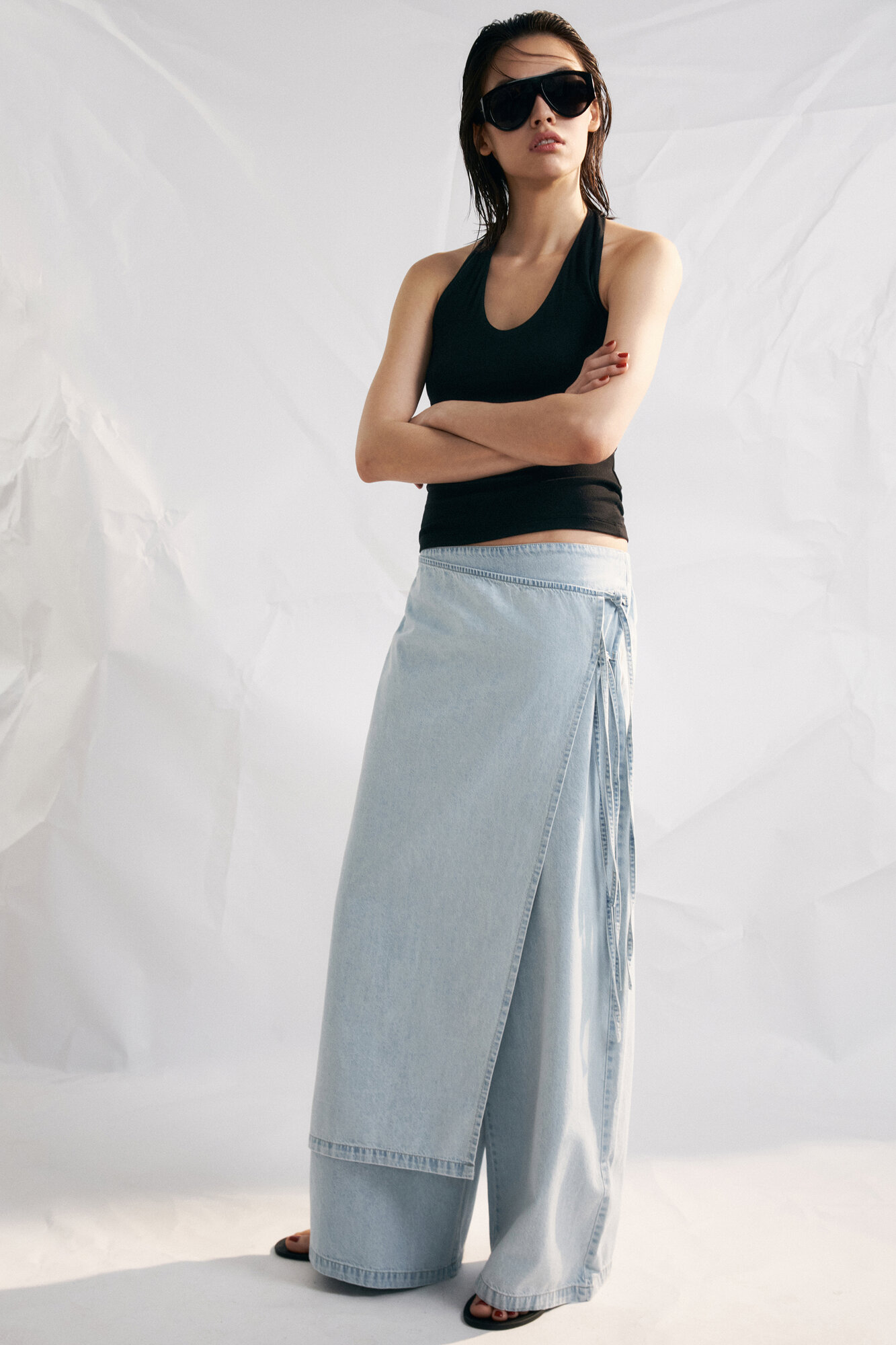 Джинсы wide leg с фартуком на завязках 