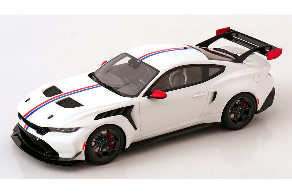 Модель коллекционная GT SPIRIT Ford mustang gtd spirit of america 2025 white red blue