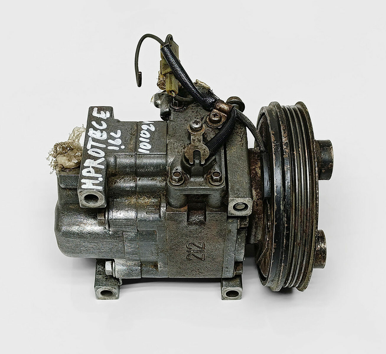 Компрессор кондиционера Mazda Protege BJ 1.6