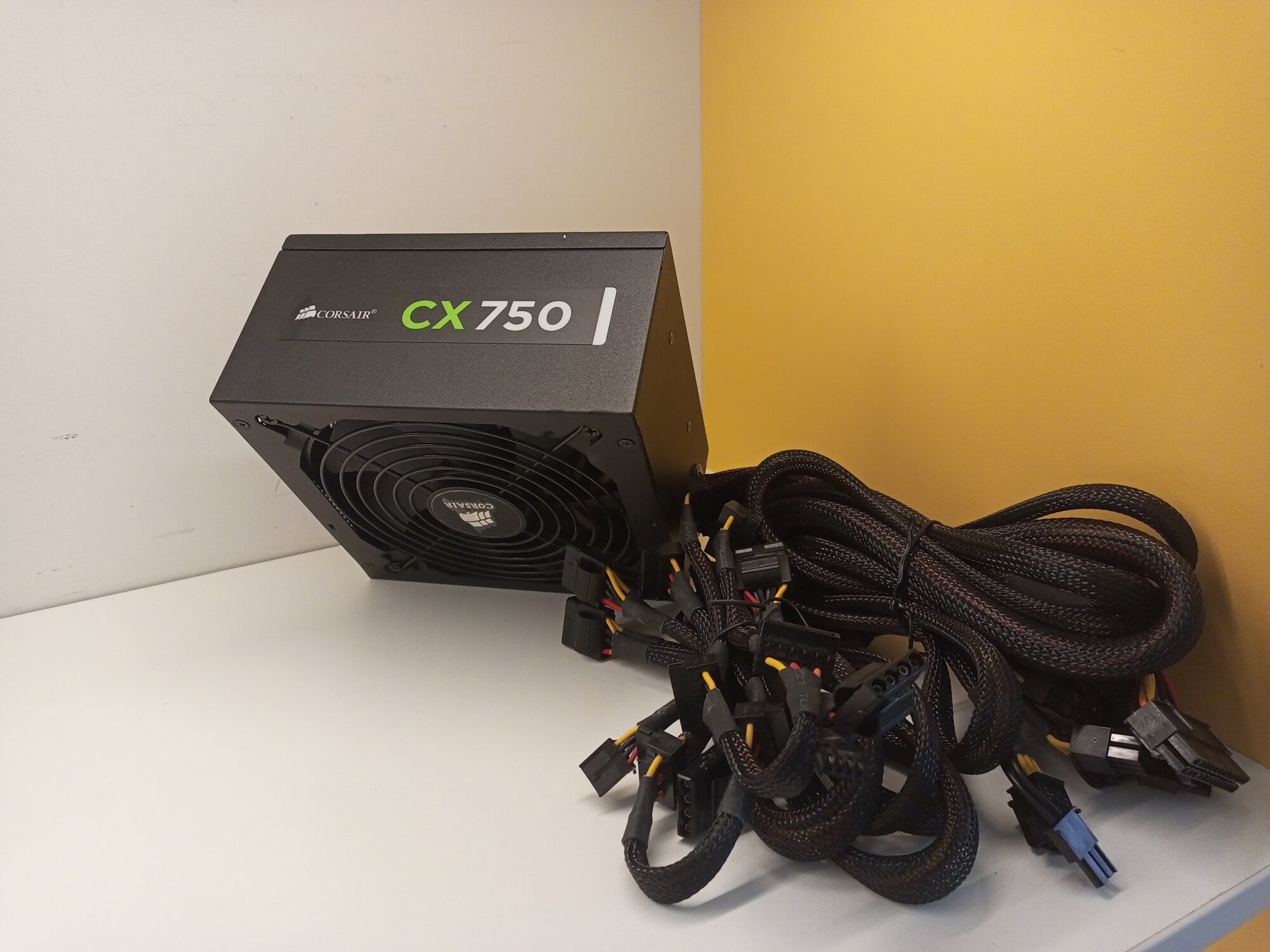Мощный Блок питания ATX 750W Corsair CX750 80+ Bronz, для игровых ПК и не только