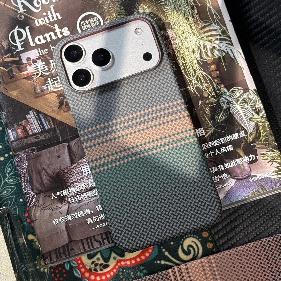 Чехол iPhone 17 Pro Max, углеволокно, цвет 05 YSL